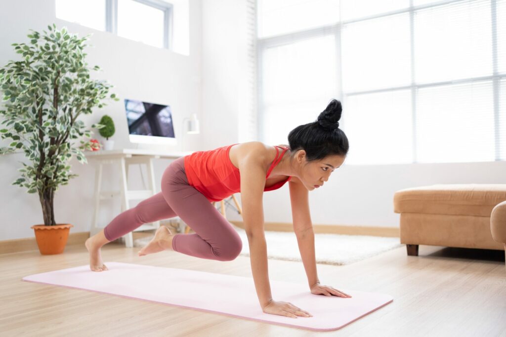 Sport à la maison : 8 exercices à faire chez soi - CalculerSonIMC